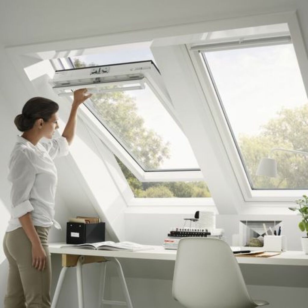 Finestra standard stratificata velux ggu a bilico manuale per tetto a ...